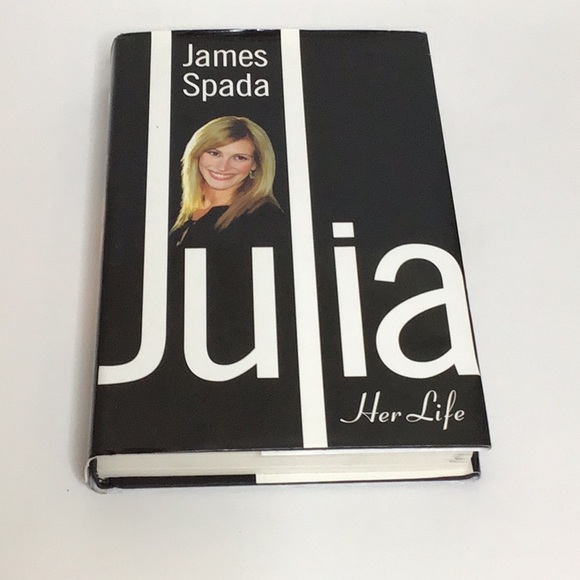 Julia Roberts | Accents | Book Julia Roberts Her Life Biography Actress ...